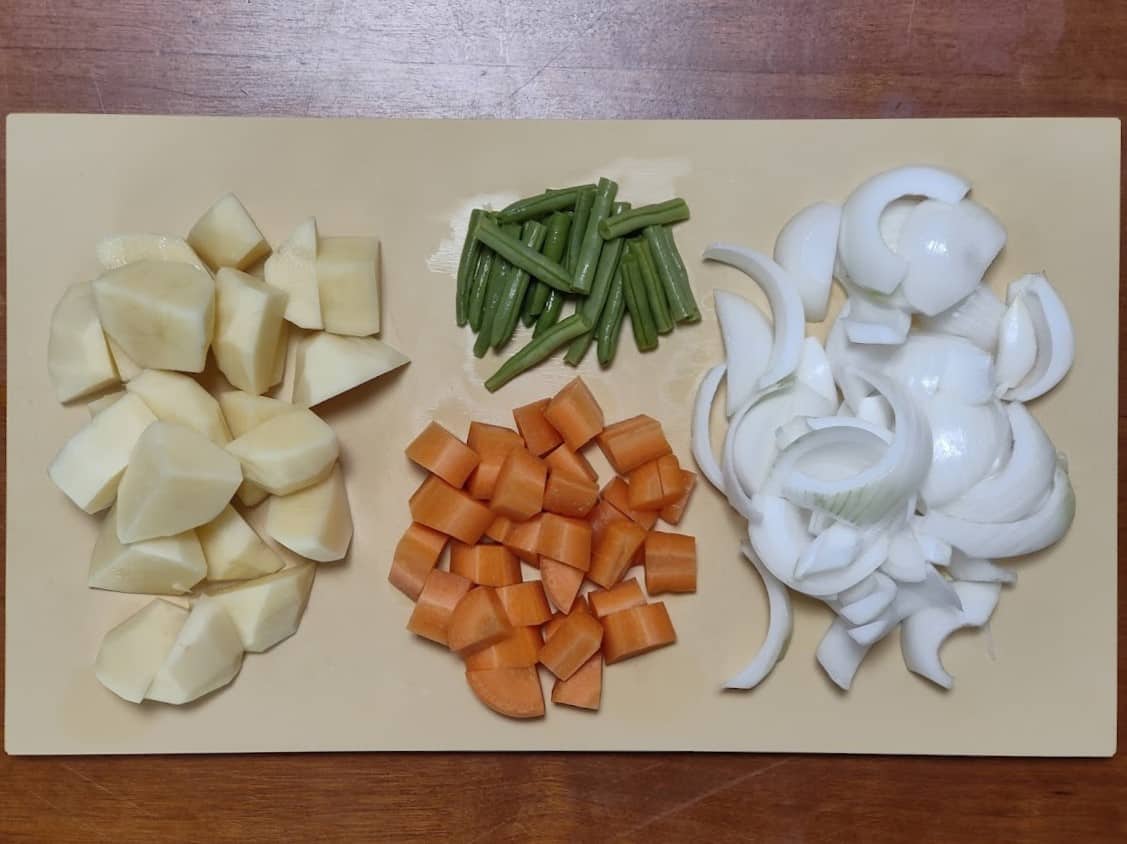 Nikujaga (Japanese Beef and Potato Stew) - Umami Pot