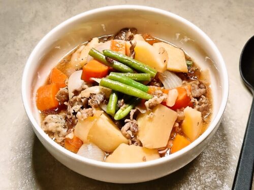 Nikujaga (Japanese Beef and Potato Stew) - Umami Pot