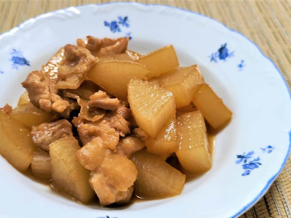 Tori Daikon (Japanese Simmered Chicken and Daikon) - Umami Pot
