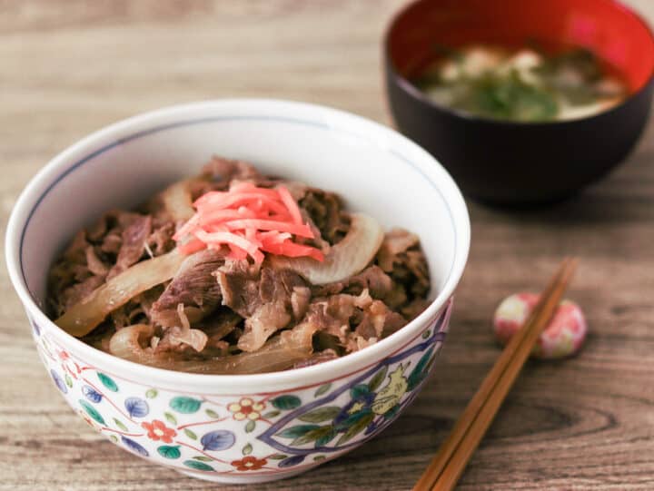 Gyudon (Japanese Beef Bowl) - Umami Pot