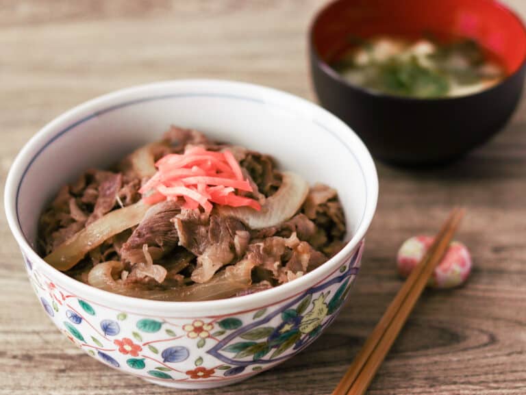 Gyudon (Japanese Beef Bowl) - Umami Pot