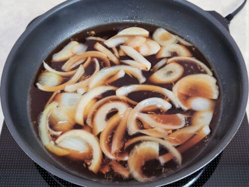 Gyudon (Japanese Beef Bowl) - Umami Pot