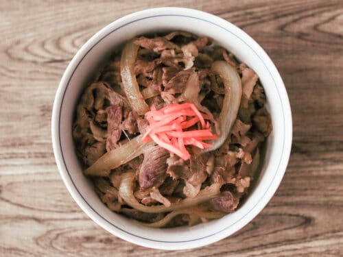 Gyudon (Japanese Beef Bowl) - Umami Pot