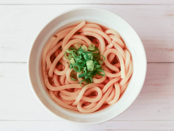 Kake Udon (Basic Udon Noodle Soup) - Umami Pot
