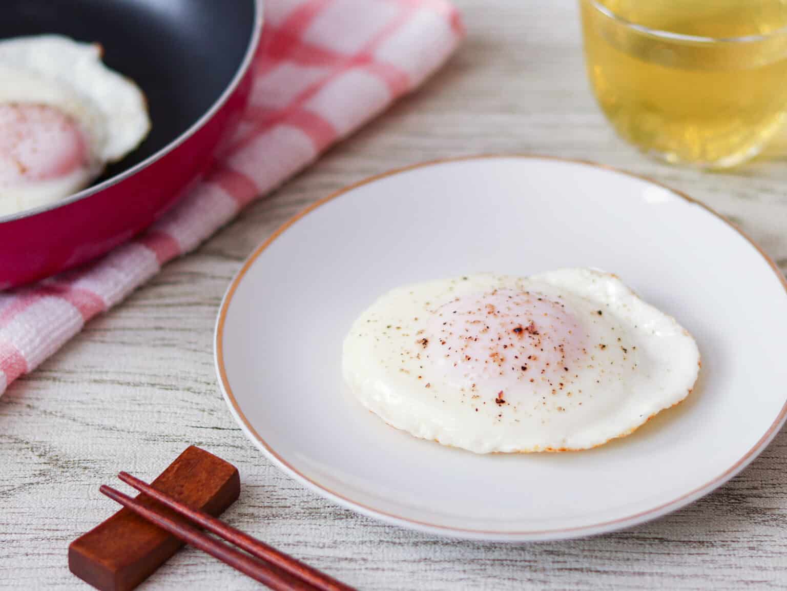 Medamayaki (Japanese Style Fried Eggs) - Umami Pot