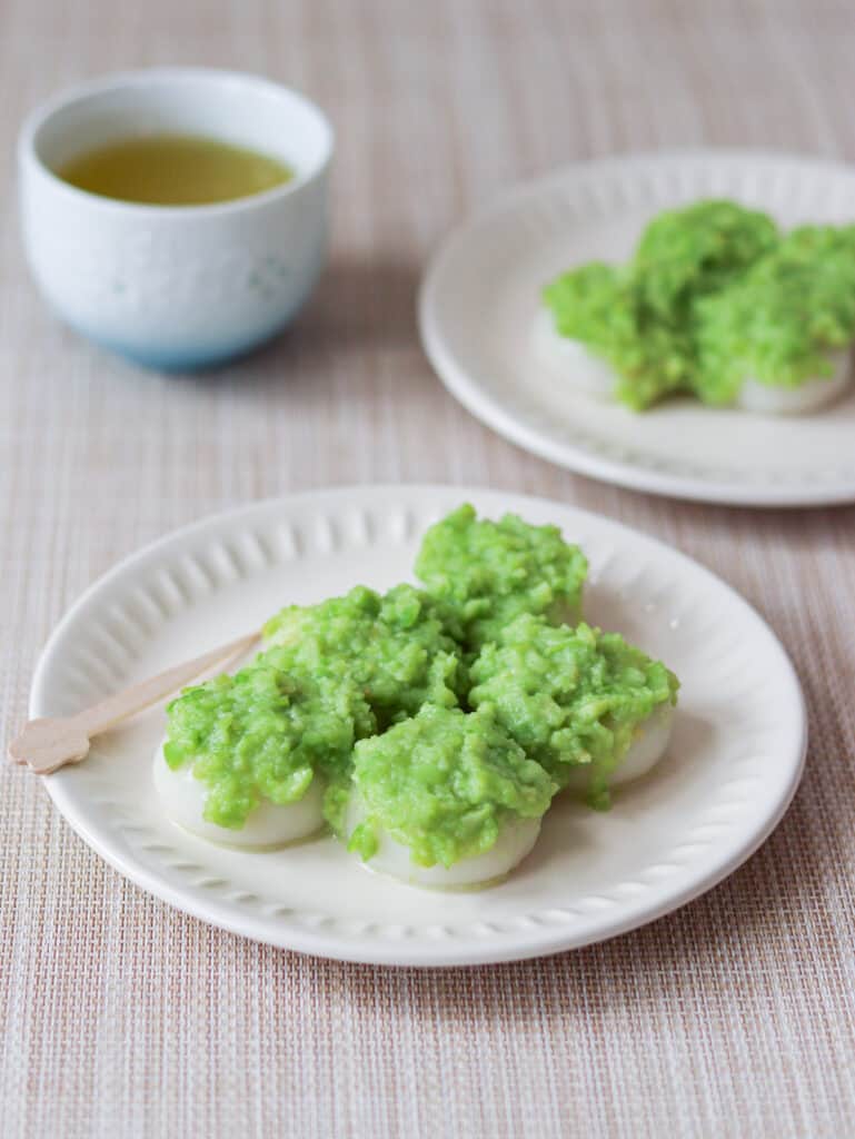 Zunda Mochi (Rice Cakes with Sweet Edamame Paste) - Umami Pot