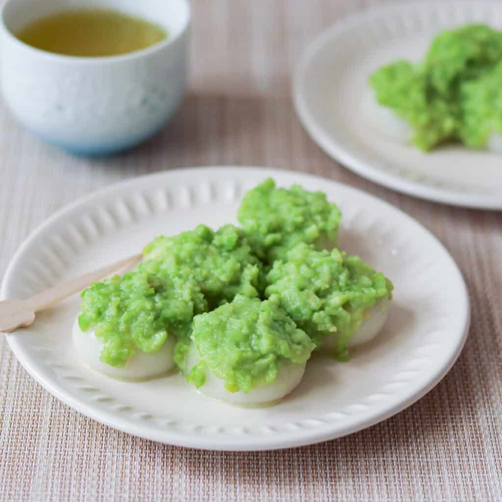 Zunda Mochi (Rice Cakes with Sweet Edamame Paste) - Umami Pot