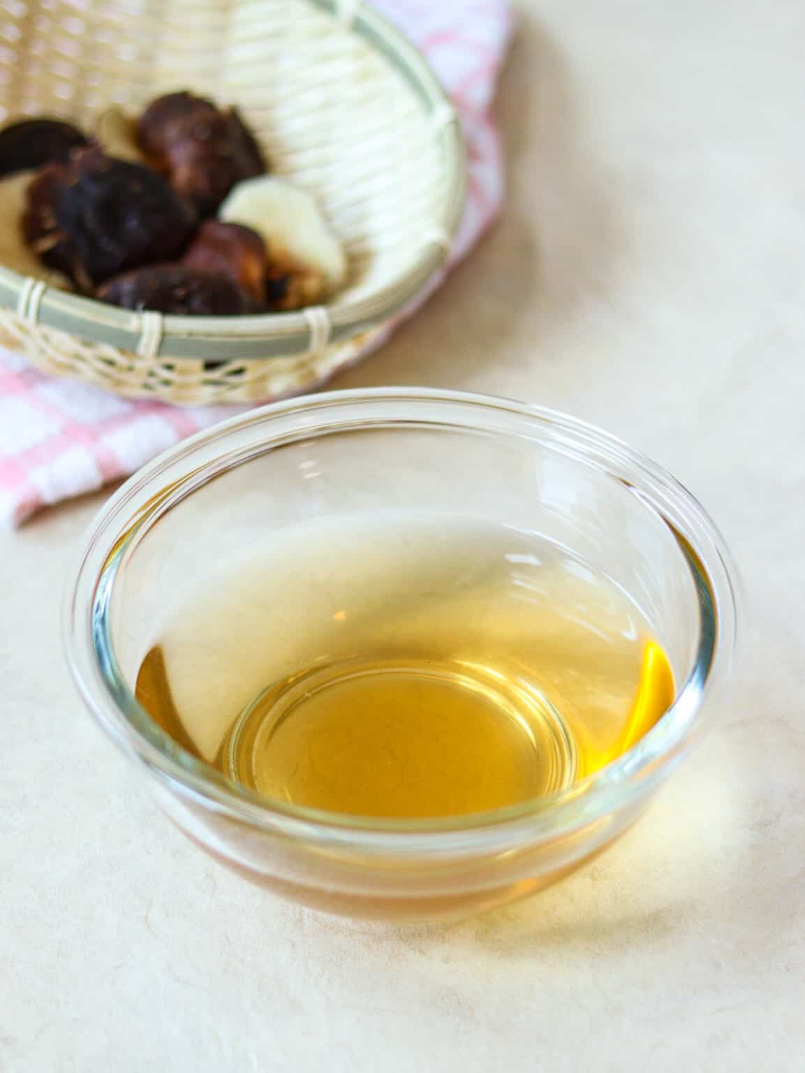 How to Make Shiitake Dashi (Mushroom Stock) Properly - Umami Pot
