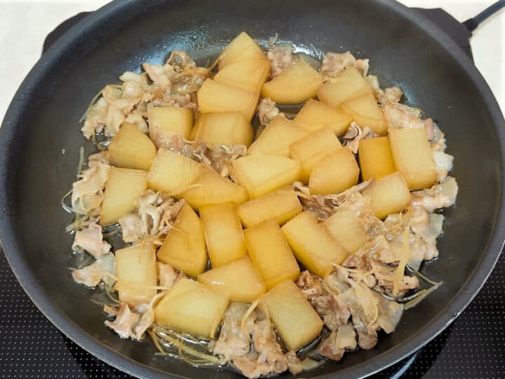 Butabara Daikon (Japanese Simmered Pork Belly and Daikon Radish ...