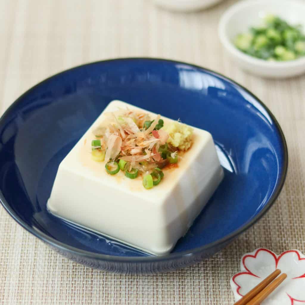 Hiyayakko (Japanese Chilled Tofu) - Umami Pot