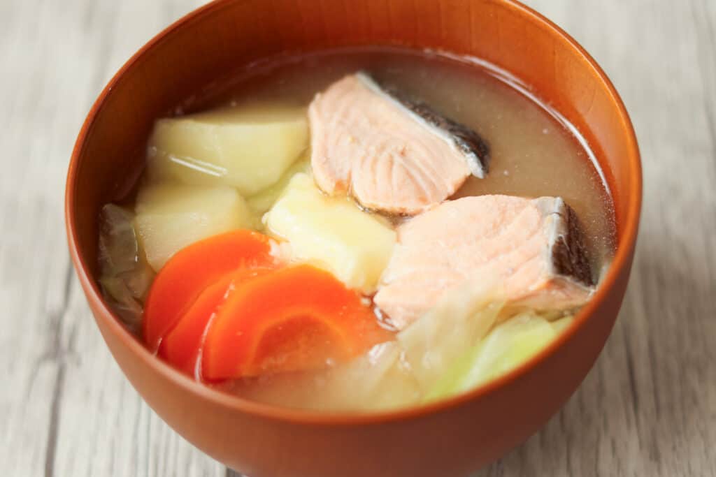 Ishikari Jiru (Japanese Salmon Miso Soup) - Umami Pot