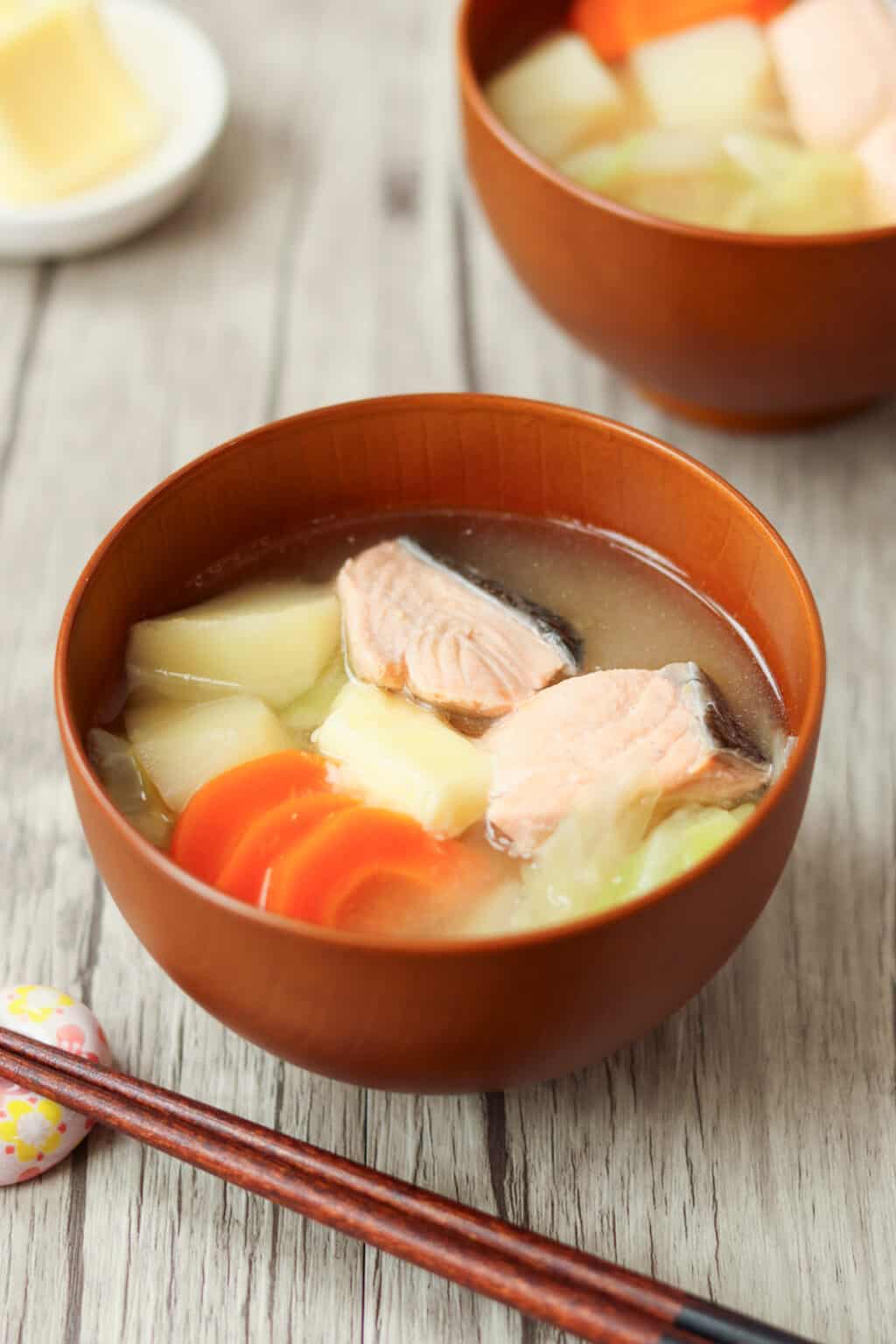 Ishikari Jiru (Japanese Salmon Miso Soup) - Umami Pot