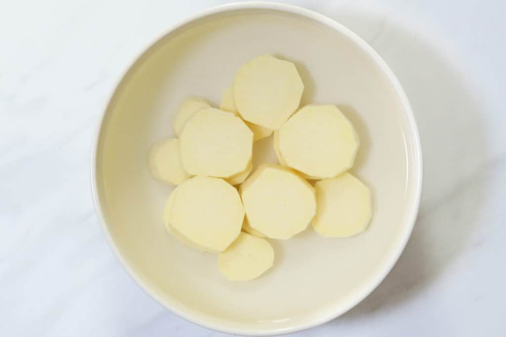 Kuri Kinton (Pureed Sweet Potatoes with Candied Chestnuts) - Umami Pot