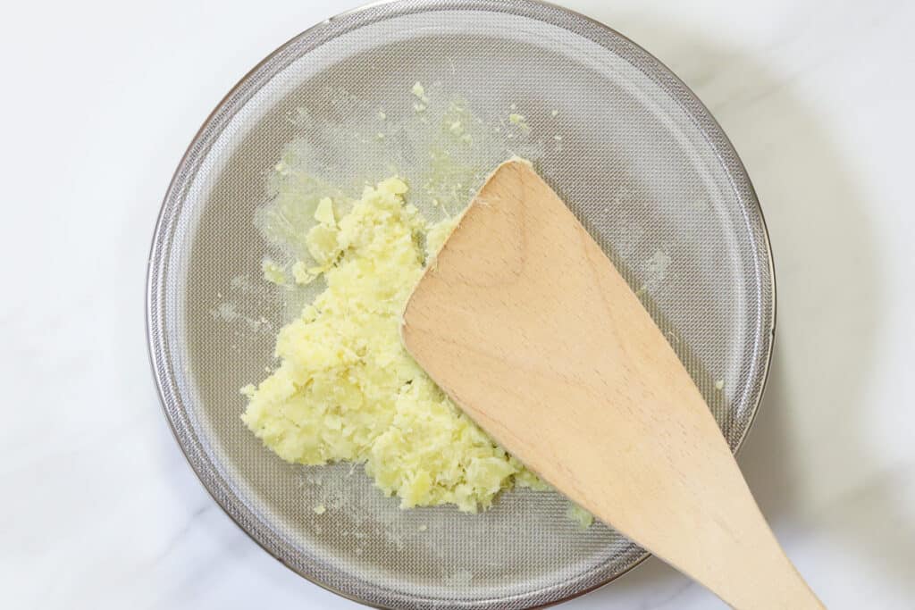 Kuri Kinton (Pureed Sweet Potatoes with Candied Chestnuts) - Umami Pot