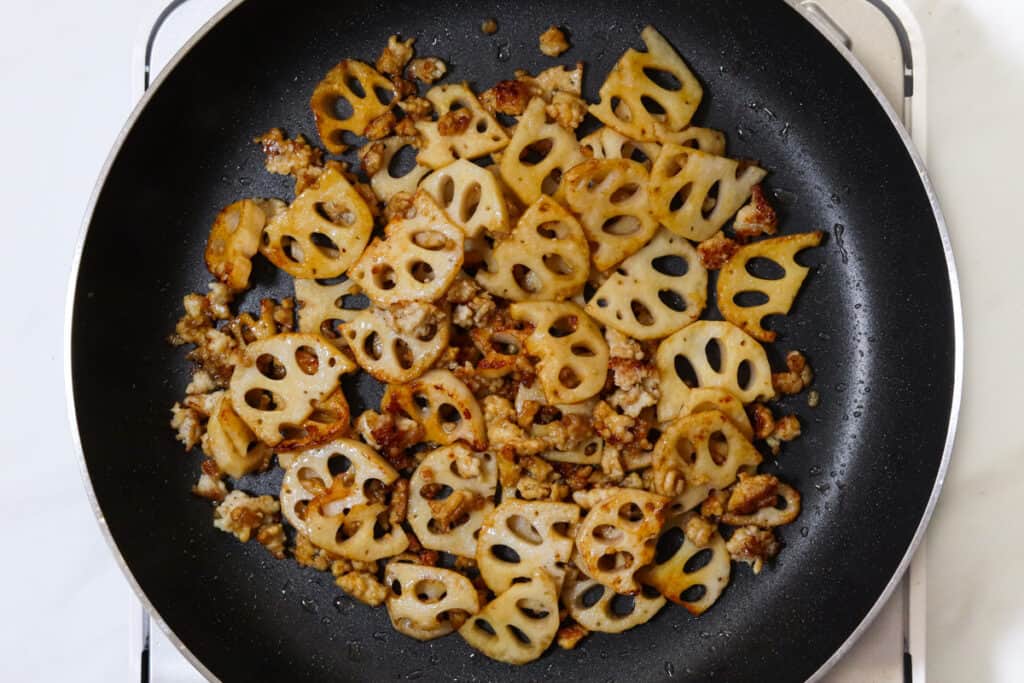 Stir-Fried Lotus Root and Ground Meat with Oyster Sauce - Umami Pot