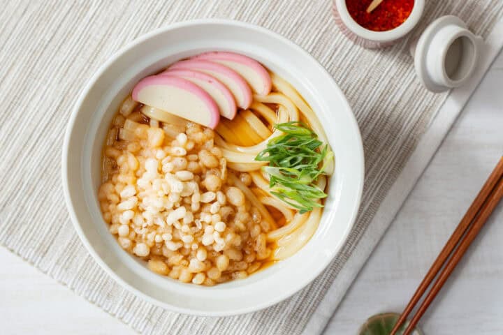 Tanuki Udon (Udon Noodle Soup with Tempura Bits) - Umami Pot