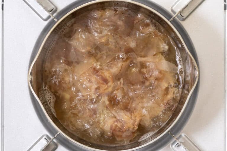 Tanuki Udon (Udon Noodle Soup with Tempura Bits) - Umami Pot