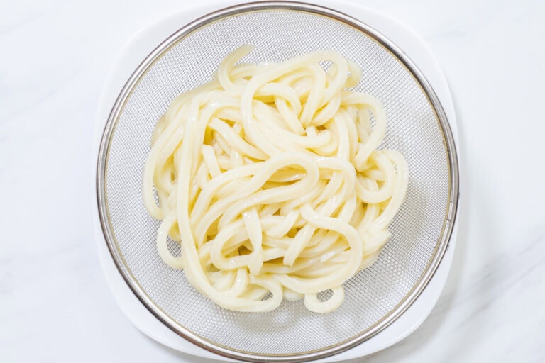 Zaru Udon (Cold Udon Noodles with Dipping Sauce) - Umami Pot