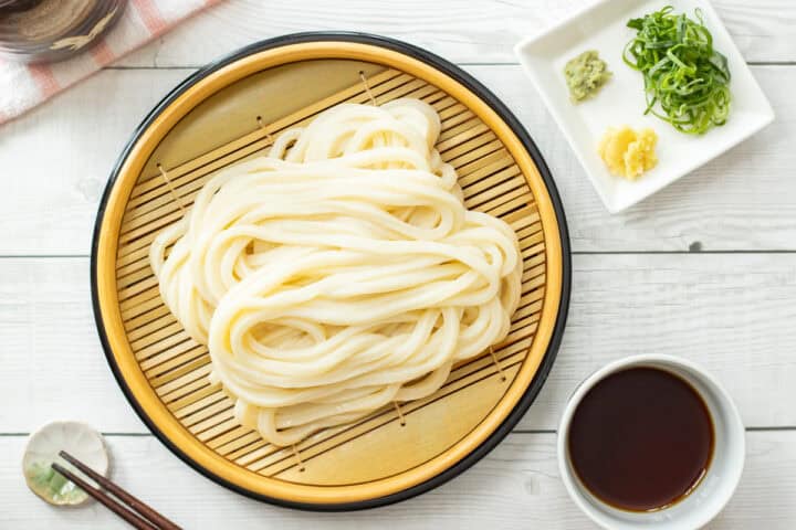 Zaru Udon (Cold Udon Noodles with Dipping Sauce) - Umami Pot