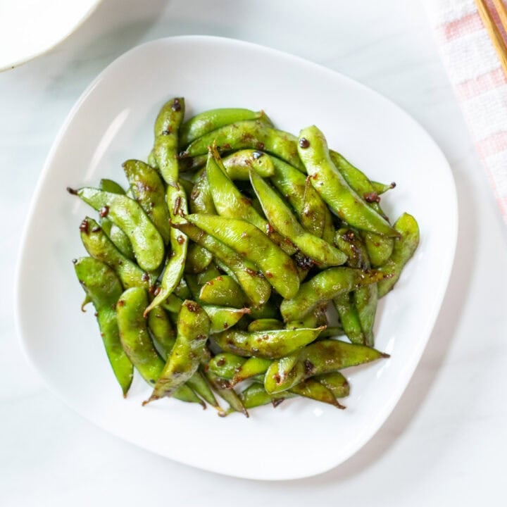 Edamame with Garlic and Soy Sauce - Umami Pot