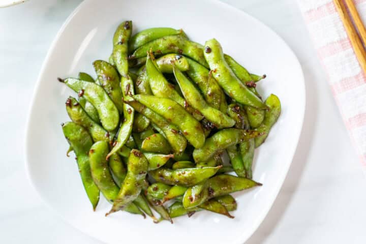 Edamame with Garlic and Soy Sauce - Umami Pot