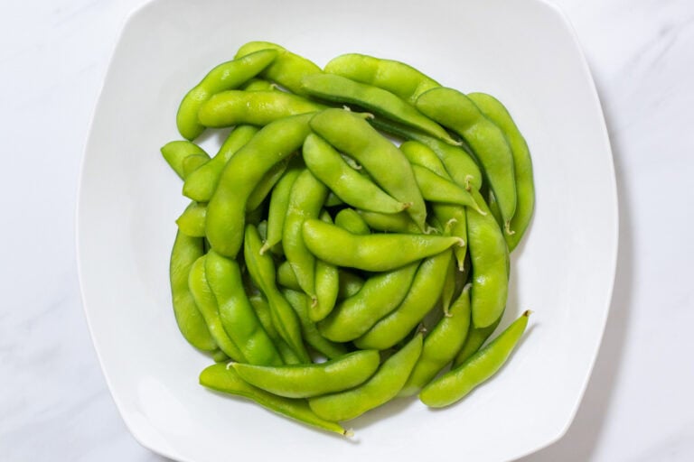 Edamame with Garlic and Soy Sauce - Umami Pot