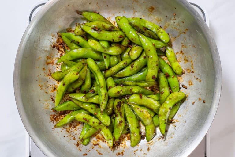Edamame with Garlic and Soy Sauce - Umami Pot